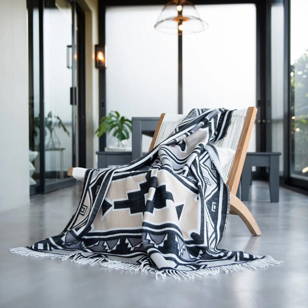 Ndebele Art - Wild Dove • Mason Shop
